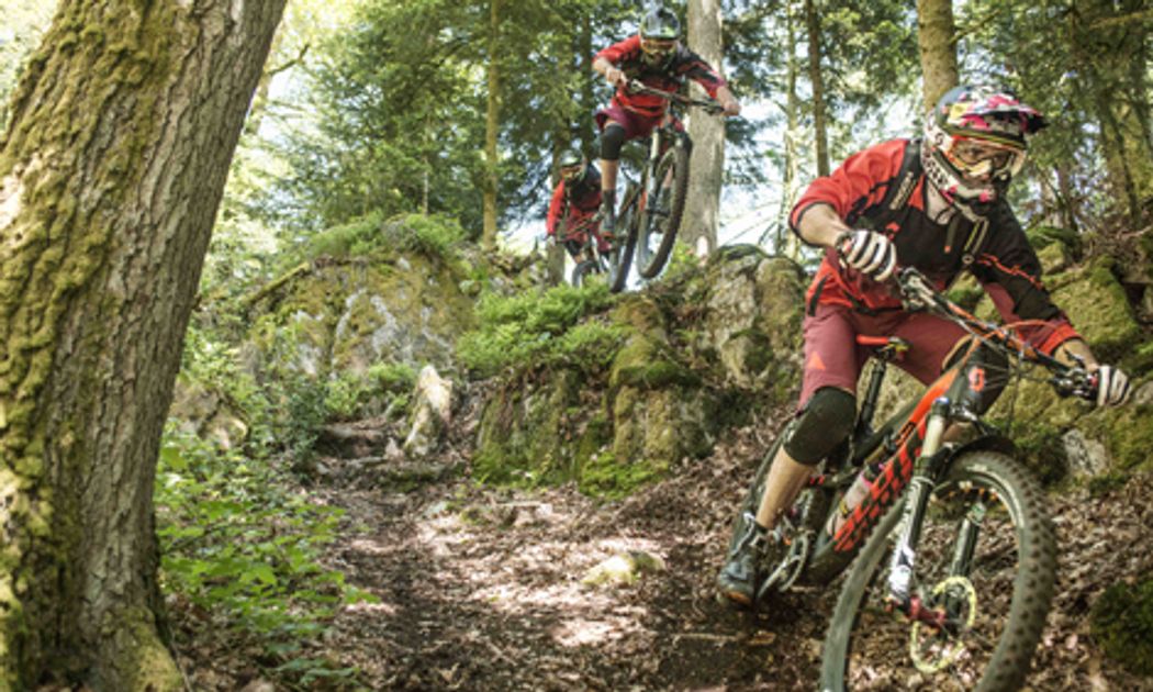 Gettin' Loose with the SCOTT SR Suntour Enduro Team | Scott