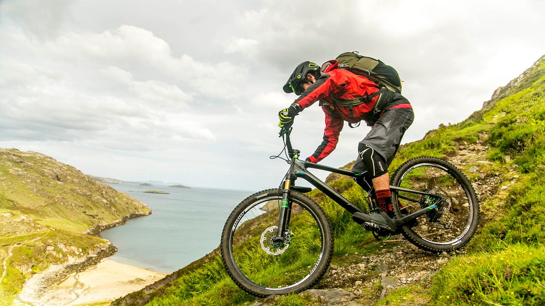 Scottish Moto Ep.2 w/ Trippin Fellaz | Scott