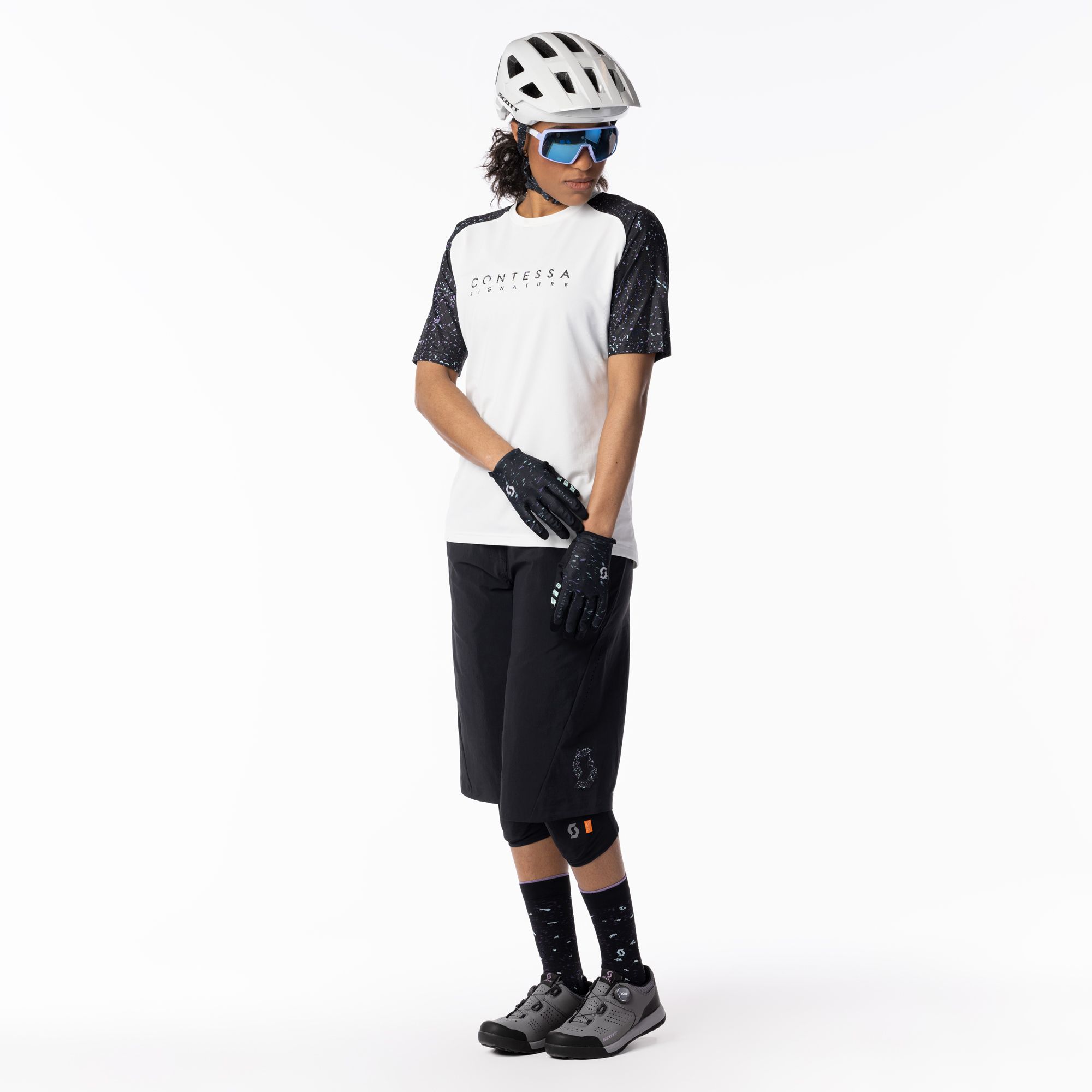 Scott Trail Contessa Sign Short Sleeve Womens Tee