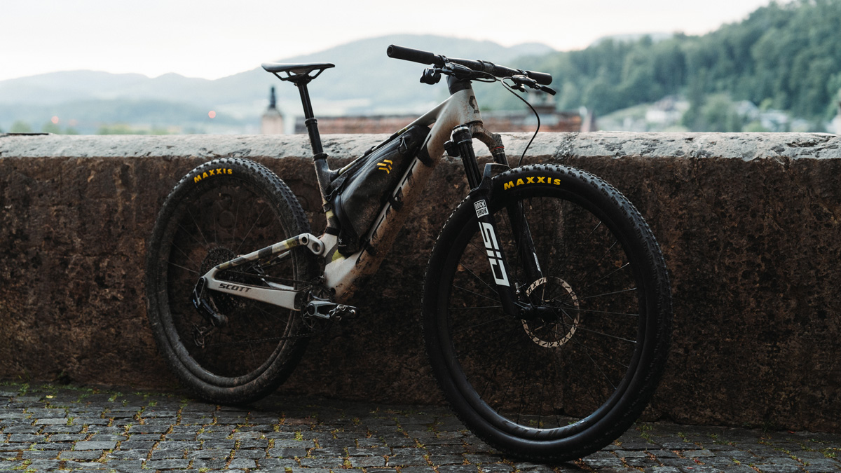 On A Thread - Robin Gemperle racing SRMR | Scott